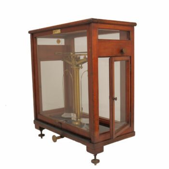 Oertling balance - Van Leest Antiques