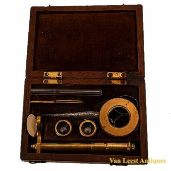 Botanical microscope in case. Botanical microscope in case.