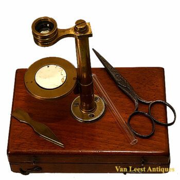 Botanical microscope in case. Botanical microscope in case.