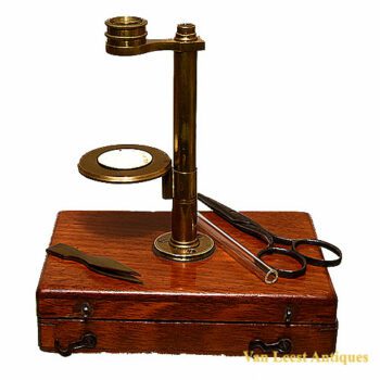 Botanical microscope in case. Botanical microscope in case.