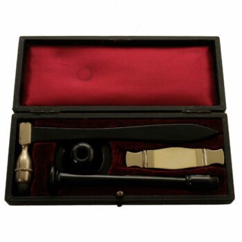 Pleximeter, percussorÂ and stethoscope set.