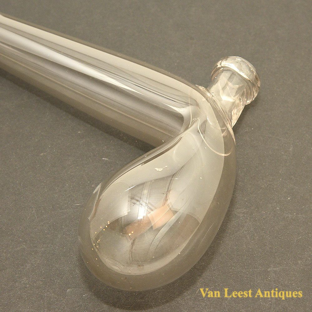 A glass retort, 18th century.